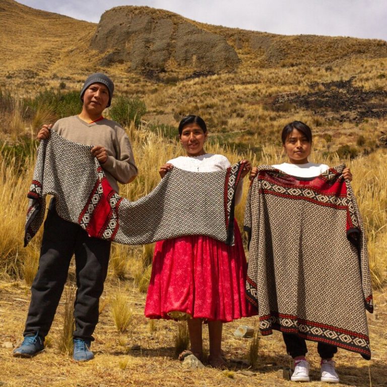 LAM Bolivia - Authentic Alpaca Clothing